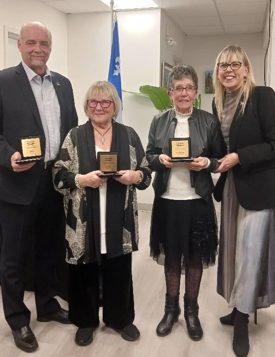 TVRS | Actualités | Isabelle Poulet remet la médaille de l’Assemblée ...